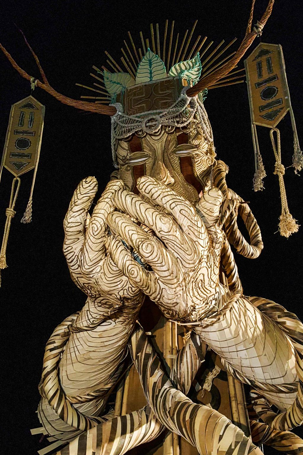 The Magic of Organic Sculptures at Festivals - Daniel Popper